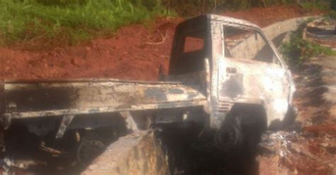 Hindari Truk Mobil Pikap Masuk Parit Dan Terbakar Okezone News