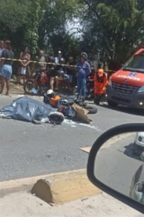 MOTOCICLISTA COLIDE EM VEÍCULO CAI NA PISTA E MORRE ATROPELADO POR