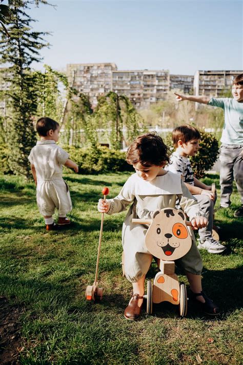 ხის უპედლო სათამაშო ველოსიპედი