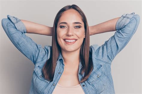 Retrato De Una Bella Joven Foto Premium