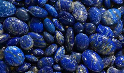 Light Blue Gemstone Names Blue Gemstones A Complete List Of Blue