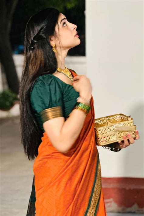 Priyanka Singh వయ్యారి భామ నీ కళ్లు చూస్తే రేరాజైనా
