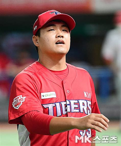 장현식 `실점없이 막았어요` Mk포토 Mk스포츠