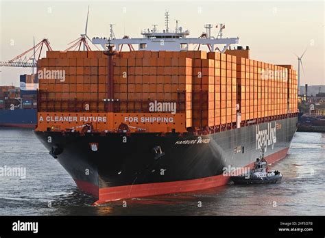 Hapag Lloyds Lng Powered Flagship Hamburg Express Shifting Berthes In Hamburg Prior To The