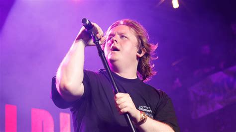Watch Lewis Capaldi Powerfully Takes U S Stage Again After 2 Year Hiatus Sunny 100
