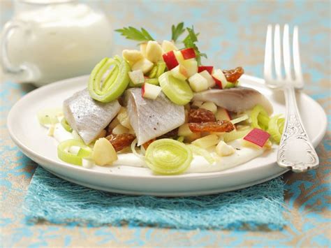 Heringssalat Mit Sultaninen Und Saurer Sahne Rezept EAT SMARTER