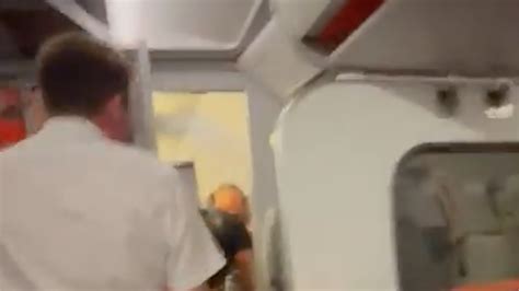 Sex Im Flugzeug Pärchen Während Easyjet Flug In Flagranti Erwischt