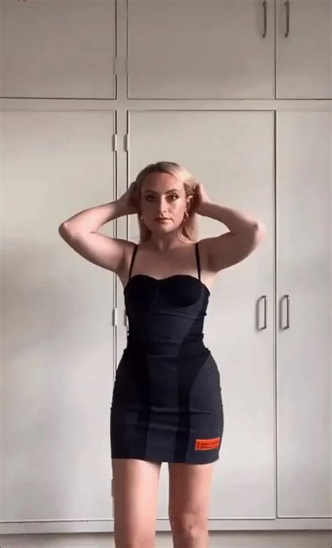 Amelia Dimoldenberg Scrolller