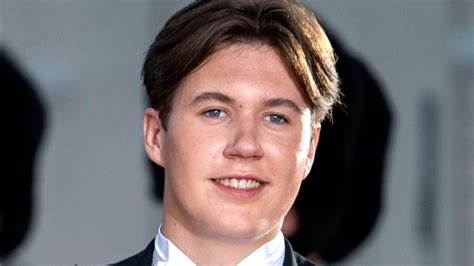 Med Prins Louis I Armene Prinsesse Catherine Deler Private Billeder Af