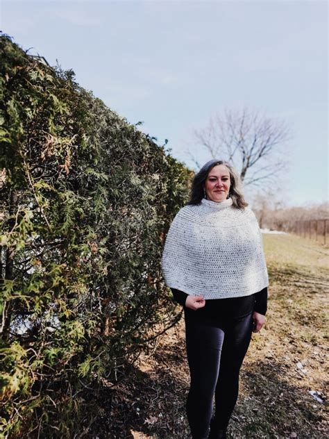 Crochet Capelet Poncho Free Pattern ⋆