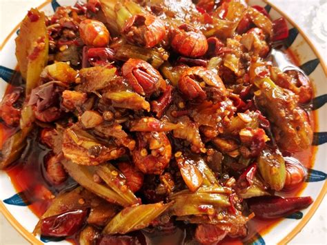 【爆炒虾尾的做法步骤图，爆炒虾尾怎么做好吃】饭饭吃你家大米了下厨房