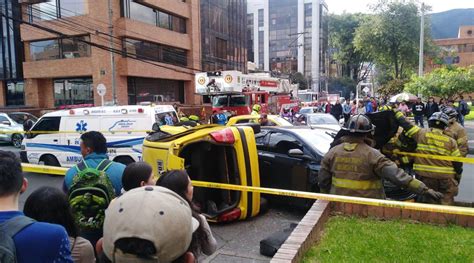 Accidente En Bogotá Taxi Se Volcó Al Chocar Contra Un Carro En Calle 76