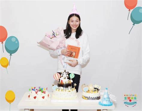 年纪最小的福布斯中国十大超模上榜者，18岁国模刘冰冰凭什么？【模特】风尚中国网 时尚奢侈品新媒体平台