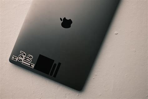 흰색 표면을 가진 검은색 직사각형 개체 사진 Unsplash의 무료 러시아 이미지