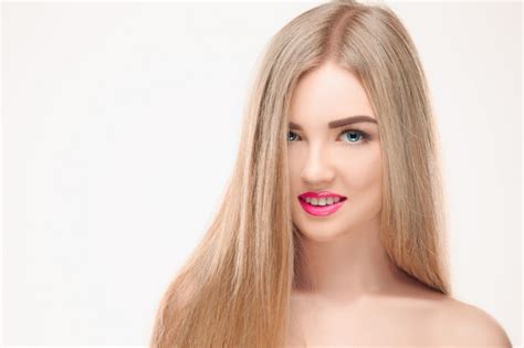 Belle Fille Blonde Cheveux Longs En Bonne Sant Photo Gratuite