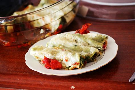 Cannelloni Ze Szpinakiem I Sosem Pomidorowym Przepis Przyslijprzepis Pl