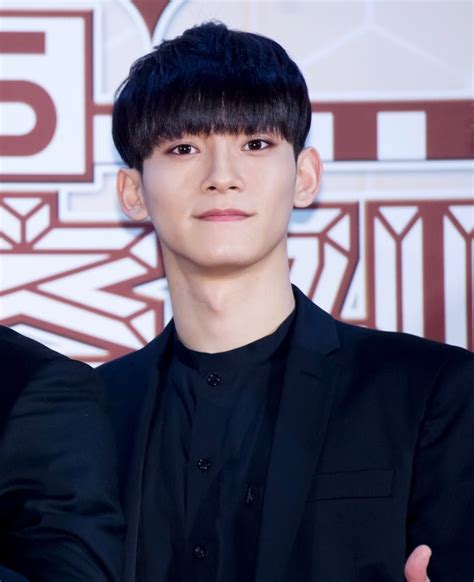 Kpop Exo Chen Politely Declares That Hes Refusing Fants Kpop News And Lyrics