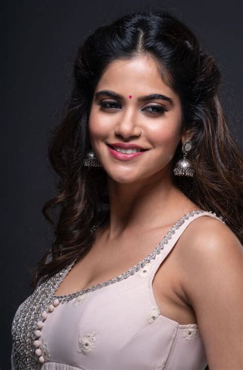 Aaditi Pohankar Hot Photos Pics Images Wallpapers