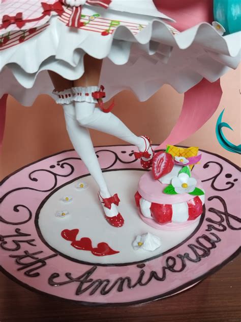 Hatsune MIku Strawberries Papercraft Paperzone VN