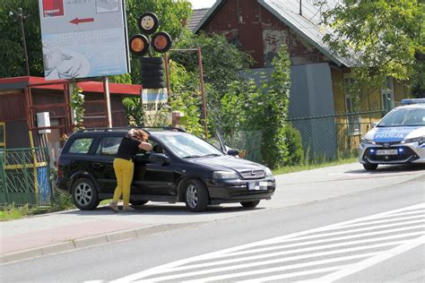 Wypadek w Tarnobrzegu Ranna rowerzystka potrącona przez samochód