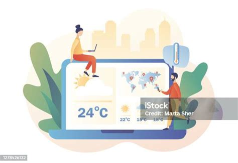 일기 예보를 보는 작은 사람들은 노트북을 사용합니다 온라인 일기 예보 태양 구름 바람 뇌우 비 기상 과학 현대 플랫 만화 스타일 벡터 일러스트레이션 기후 묘사에 대한 스톡