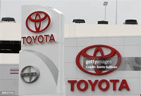 Toyota Signage Stock Fotos Und Bilder Getty Images