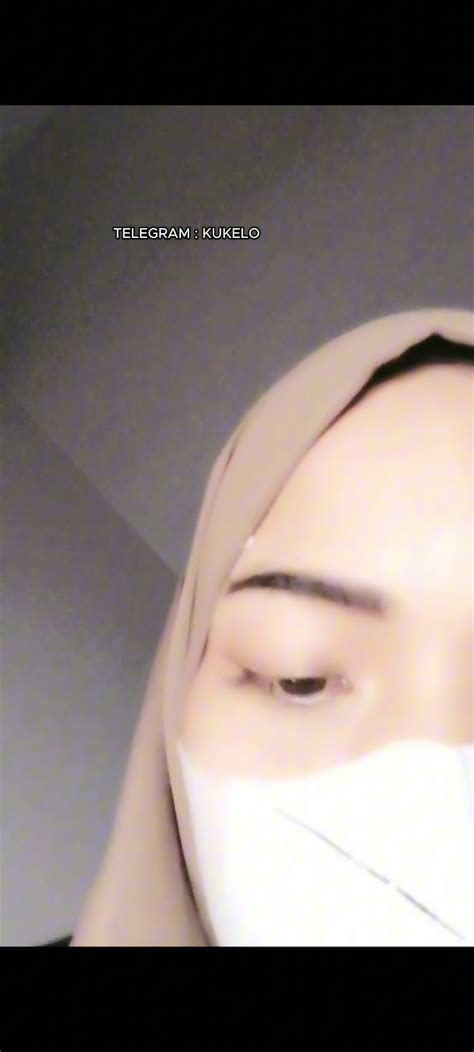 Pamer Body Sambil Telanjang Araa Jilbab