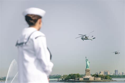 DVIDS Images USS Wasp LHD Arrives In NYC For Fleet Week Image Of
