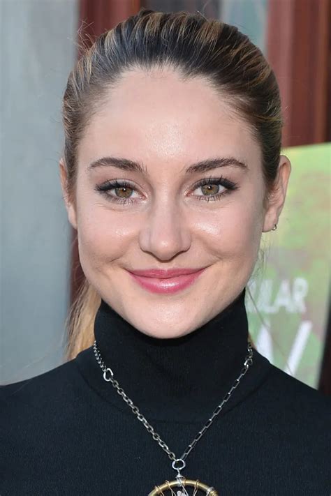 Shailene Woodley Scrolller
