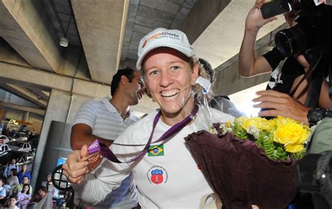 Fotos Imagens Do Desembarque De Yane Marques No Recife Fotos Em Pe