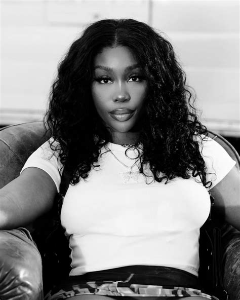 Sza For Shirt Music Video In Black And White Sza Singer Female