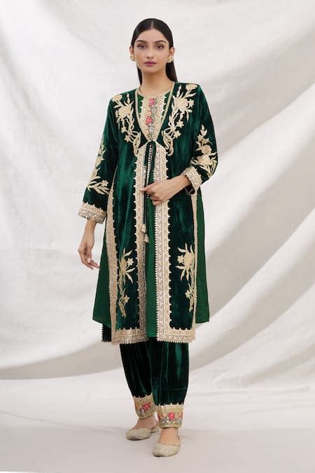 Bhairavi Jaikishan Designer Sarees Gowns Lehengas Aza Fashions