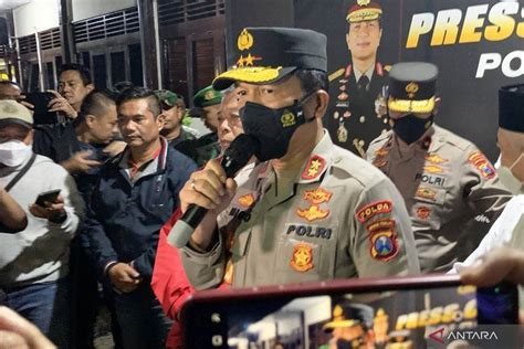 Hal 2 Kerusuhan Di Stadion Kanjuruhan 127 Orang Meninggal Dunia