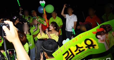 St포토 김소유 팬들과 좋은 시간