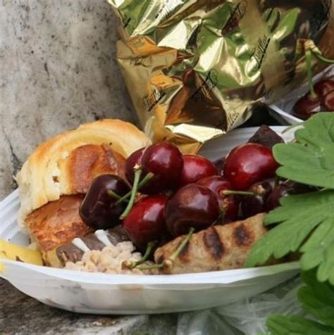 Черешова задушница наближава ето какво задължително се спазва като обичай на този ден