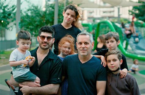 Naked Série documentaire 2022 Télé Star
