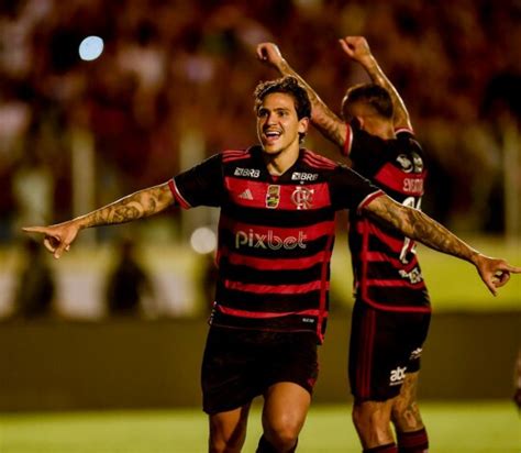 Com Hat Trick De Pedro Flamengo Vence Bangu E Assume A Liderança Do