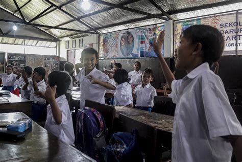 Contoh Puisi Tentang Sekolah