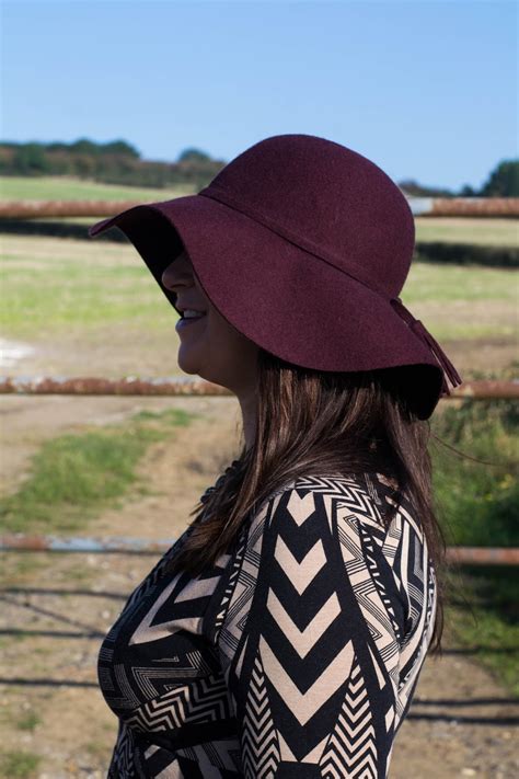 5over5o A Woman Wears Many Hats Mummabstylish