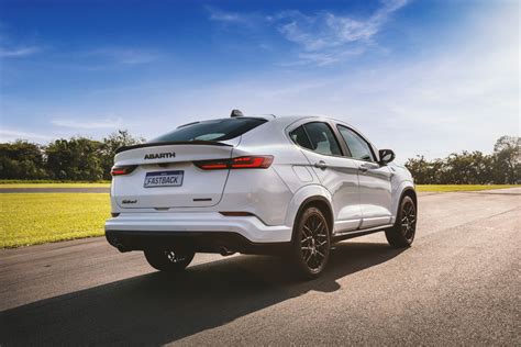 Fiat Fastback Abarth 2024 ficha técnica preço e itens de série