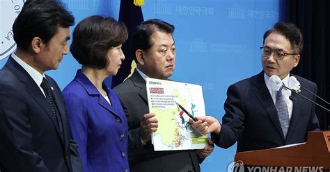 한미일 동맹 규탄 발언하는 민주당 국방위원회 소속 위원들