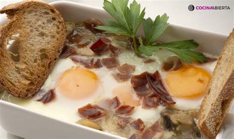 Cazuela de champiñones en salsa con huevos y jamón Karlos Arguiñano