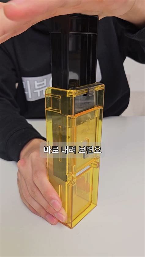 리뷰야놀자 식물이랑 소통 할 수 있다구요 스마트 화분에 식물을 키우면 영상처럼 물 햇빛 온도 등의 조건을 봐주면서 식물의 표정을 볼 수 있습니다 깜빡하고 물 안