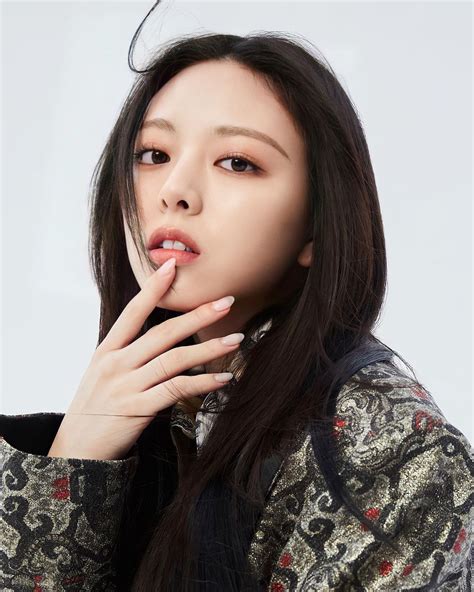 Pin By Aeris On ITZY Itzy Beauty Pop Beautiful Women Videos