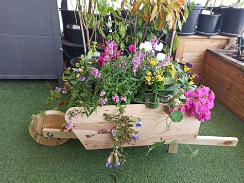 One Fence Picket Wheelbarrow Planter Plans Garden Planter Box Flower