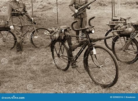 Gammal Militär Cykel Arkivfoto Bild 53983316