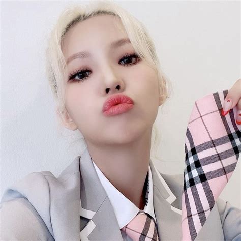 Jeon Soyeon Gidle Selca Icon Pfp Kpop In 2022 Jeon Kpop G Idle