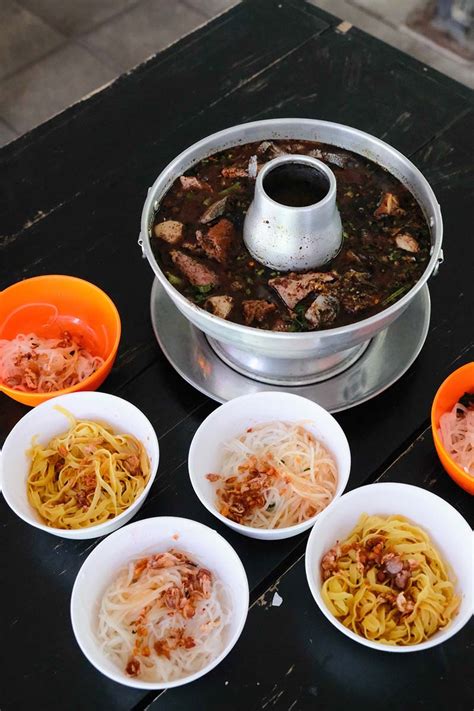 ร้านโกสา ก๋วยเตี๋ยวเนื้อตุ๋น หมูต๋น เจ้าเก่าย่านสวนรถไฟ
