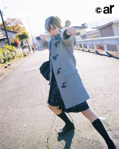 日向坂46上村ひなの、美脚輝く制服姿にキュン 坂道ちゃんねる