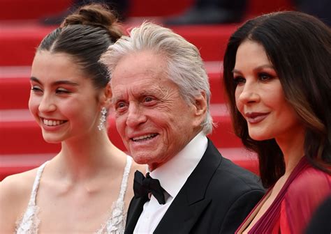 Catherine Zeta Jones Et Sa Fille Carys Charment La Croisette Dans Des